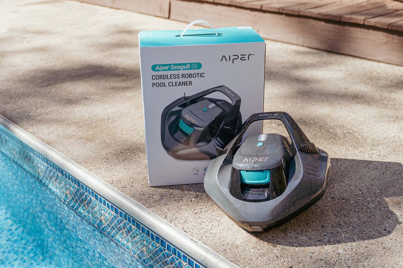 7 Best Robotic Pool Cleaners Under $500 - Pool Calculator